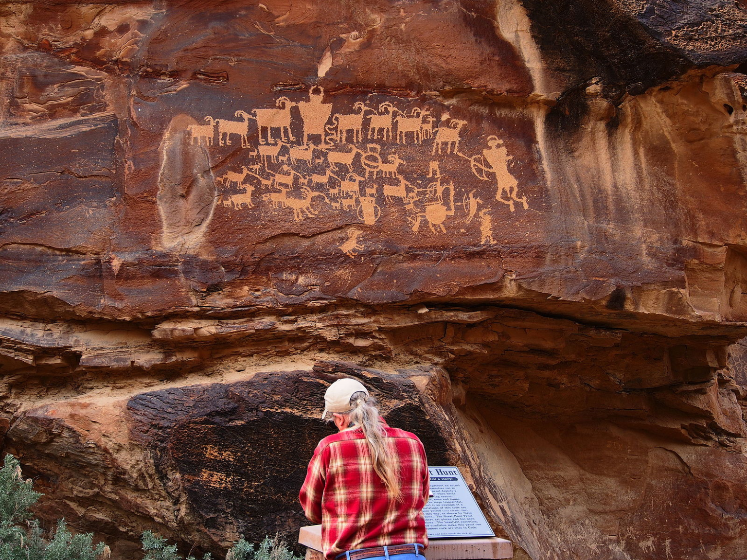 These Primitive Rock Carvings Suggest Humans Did Coexist With Dinosaurs
